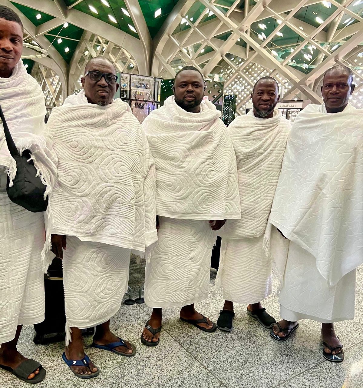 Afonja performs umrah in Makkah, donates N1m to Oja’gbo central mosque ...